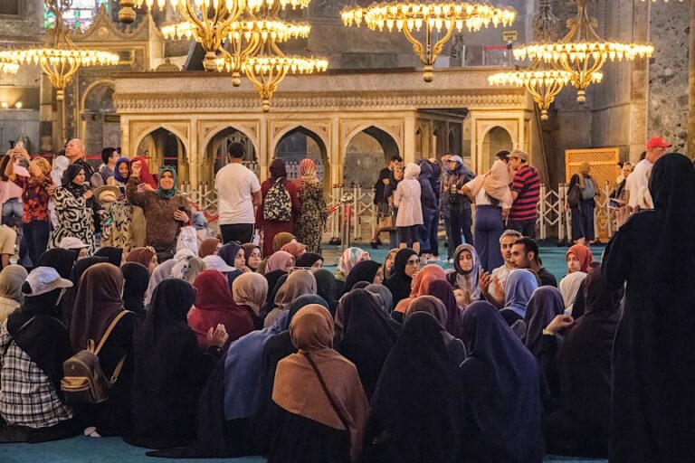 What To Look For When You Visit A Mosque - Travel & Cultural Analysis ...